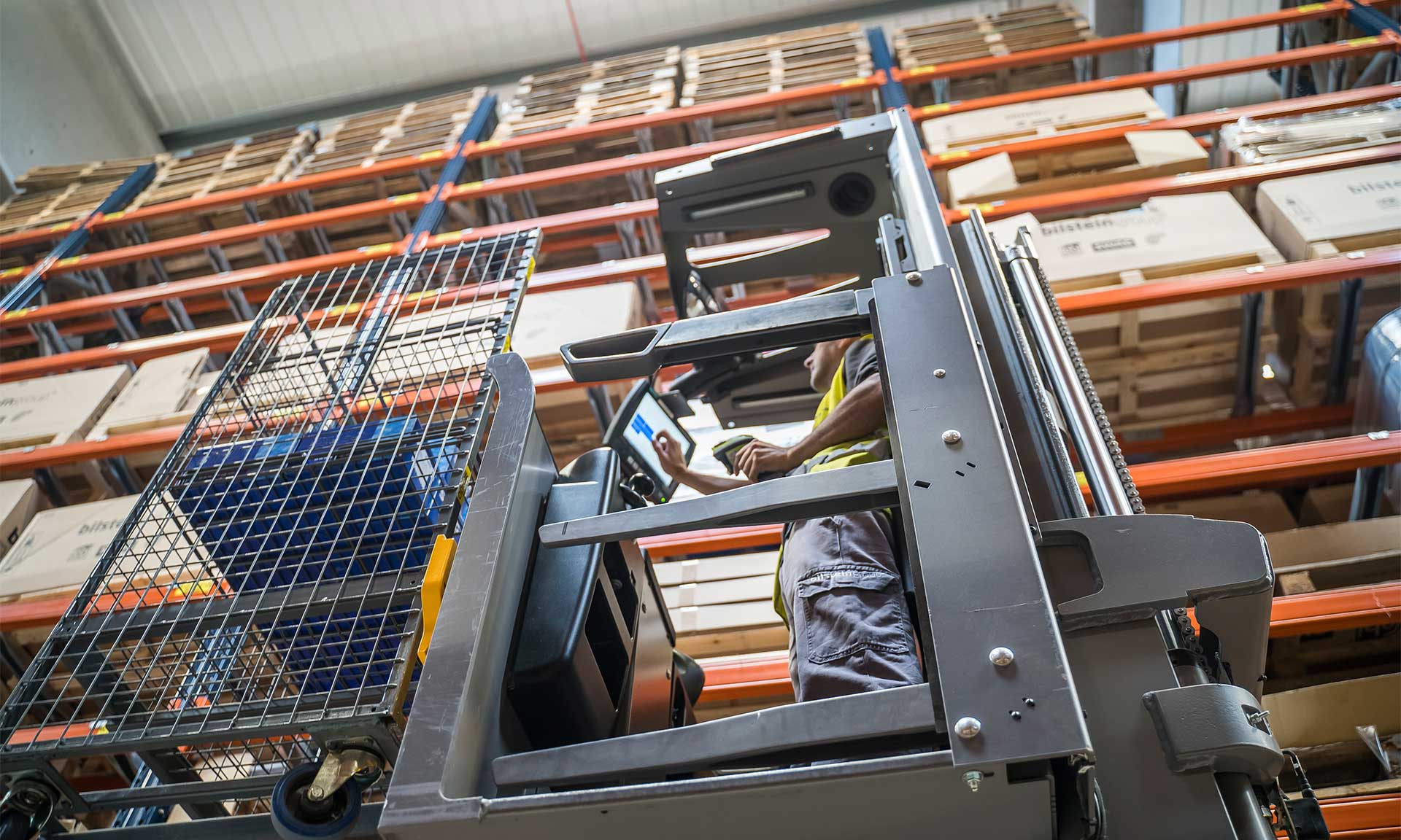 First mile delivery in logistics - Interlake Mecalux