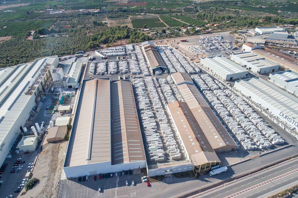 Supply chain benchmarking: keys to improvement - Interlake Mecalux