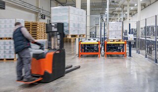 Warehouse machines: one for each operation - Interlake Mecalux