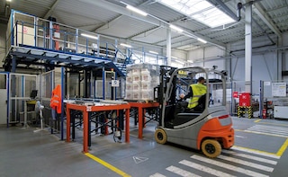 Rack supported warehouse of chemical company Lakma - Interlake Mecalux