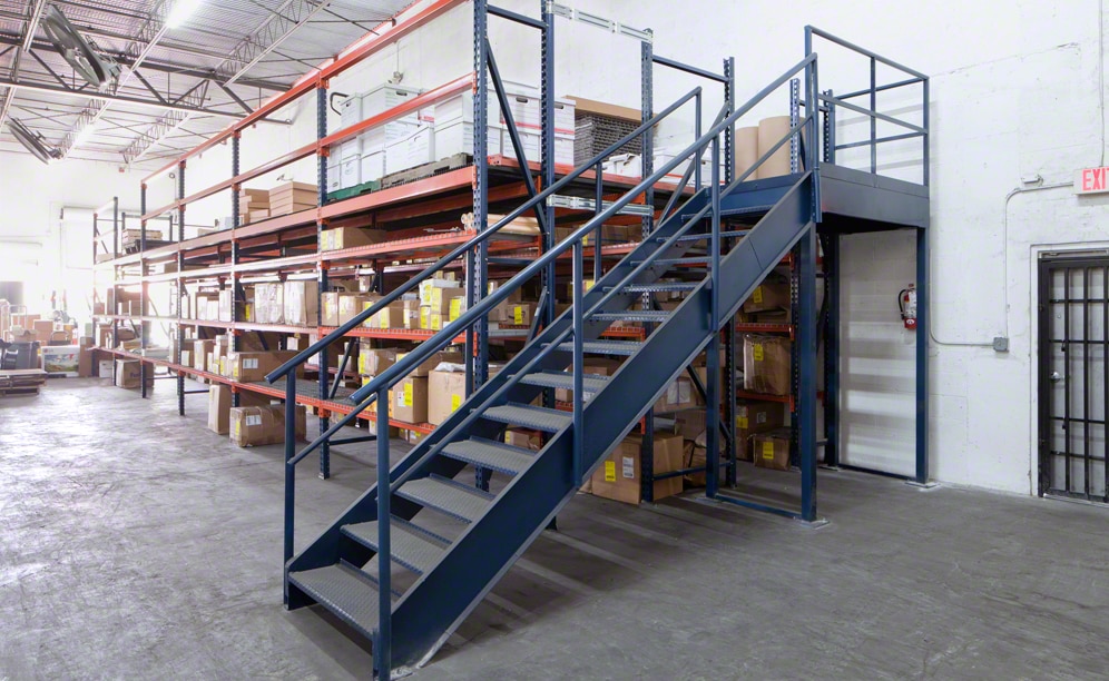 Push-Back Racking for Interworld Freight’s warehouse - Interlake Mecalux
