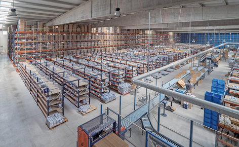 Mecalux Group clients and case studies - Interlake Mecalux