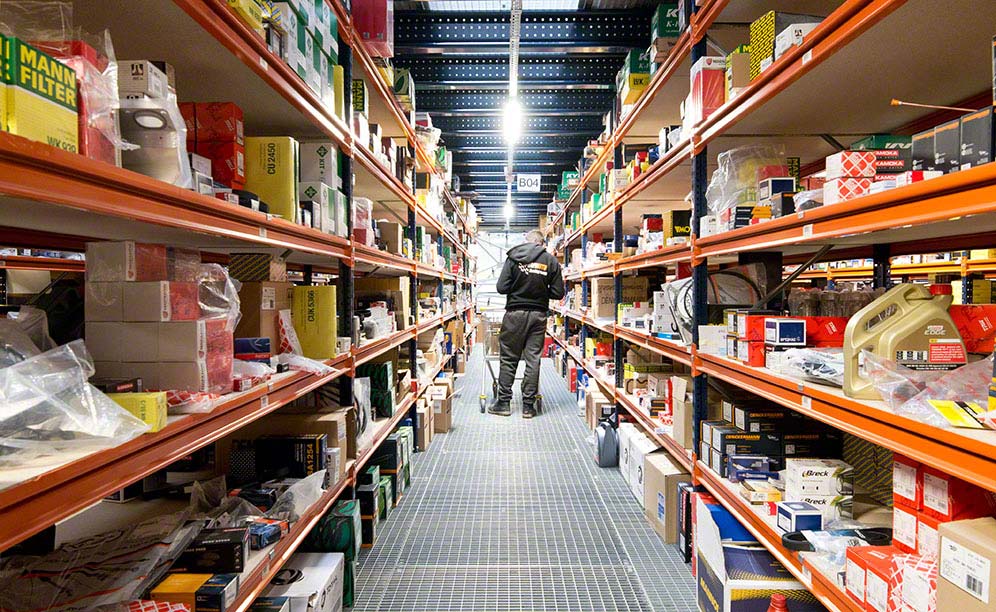 Motores: warehouse for car spare parts - Interlake Mecalux