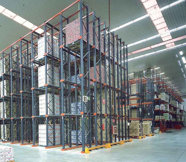 Warehouse layouts (theory and examples) - Interlake Mecalux Warehouse layouts (theory and examples) - Interlake Mecalux