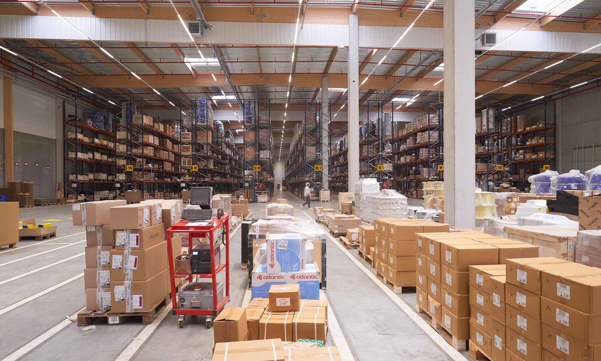 Logistics packaging: how to optimize the process - Interlake Mecalux Logistics packaging: how to optimize the process - Interlake Mecalux