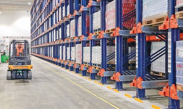 Mecalux Group clients and case studies - Interlake Mecalux