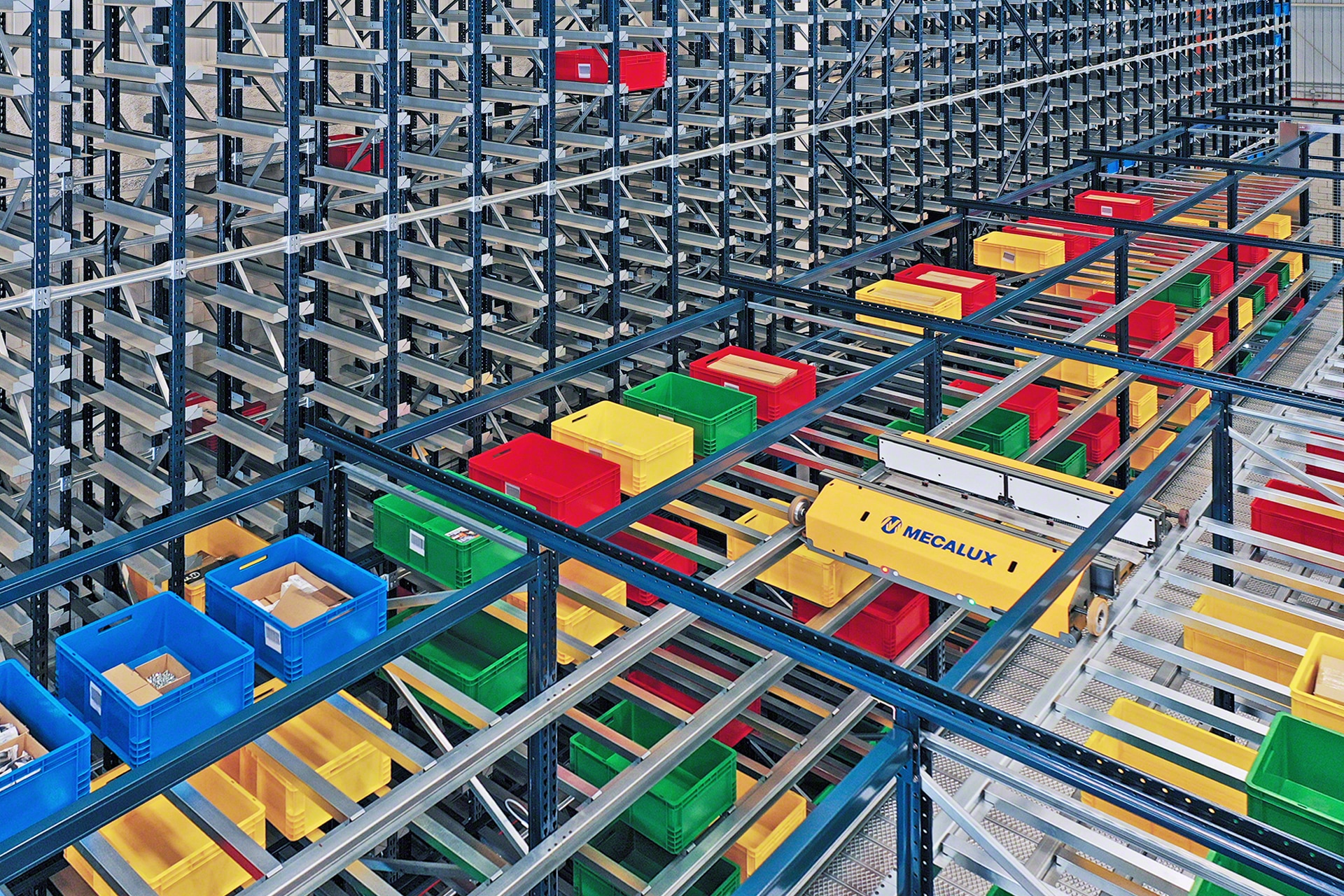 Shuttle System (automated storage solution for boxes) - Interlake Mecalux