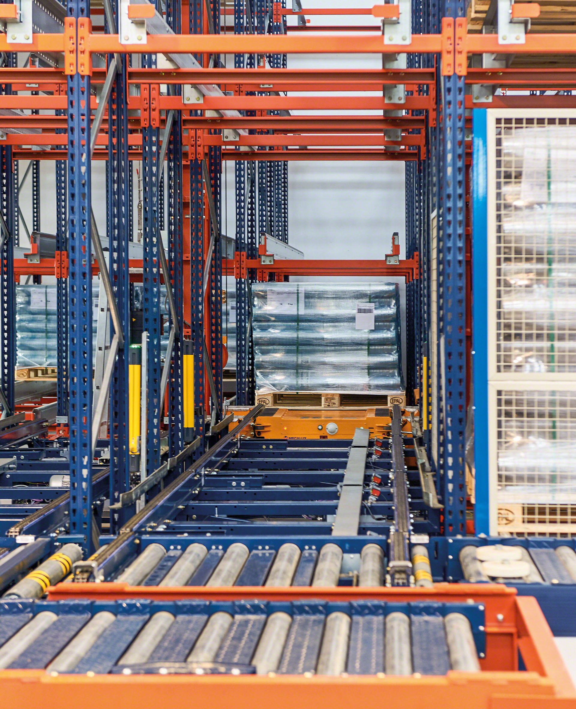 Automated Pallet Shuttle - Interlake Mecalux