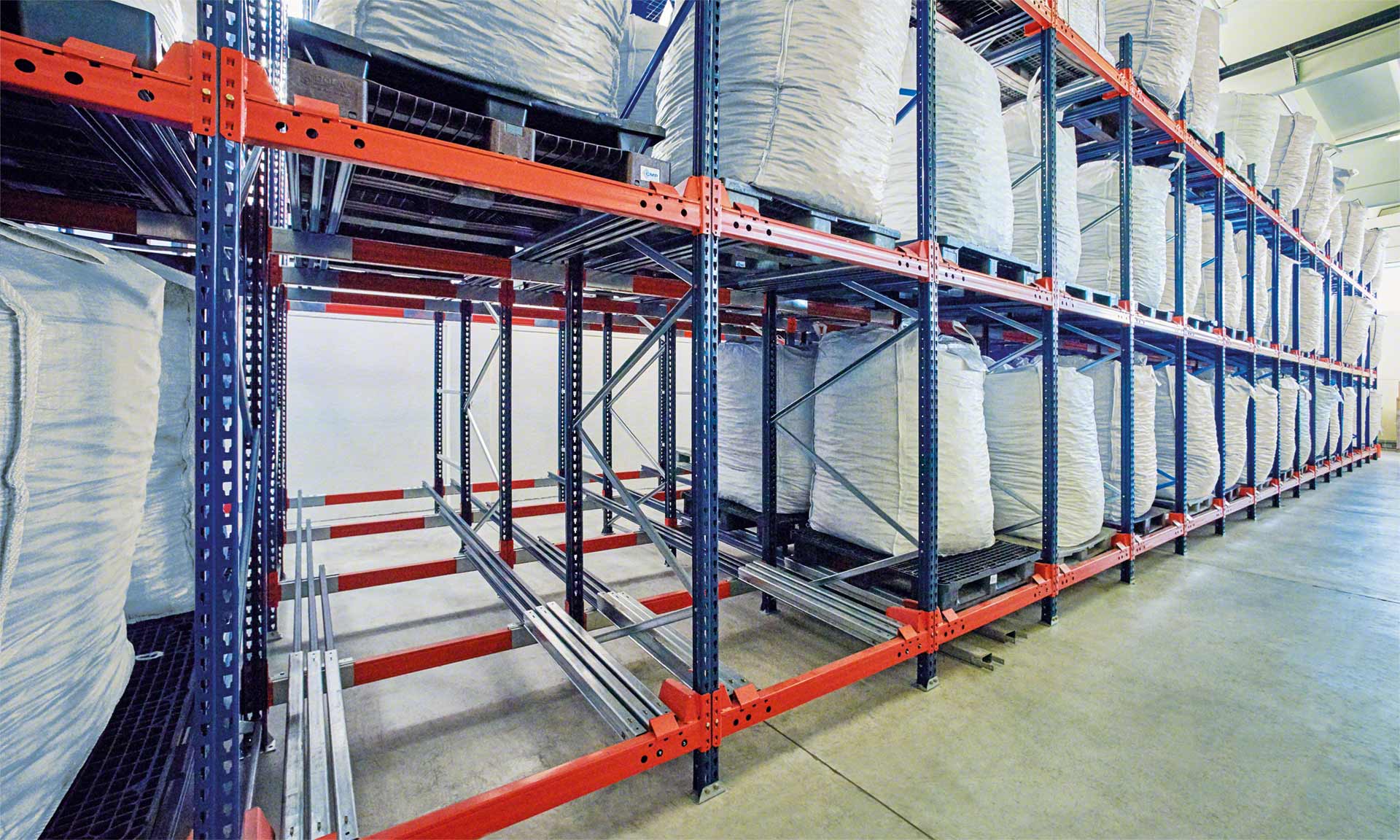 LIFO (last in, first out): uses and examples - Interlake Mecalux