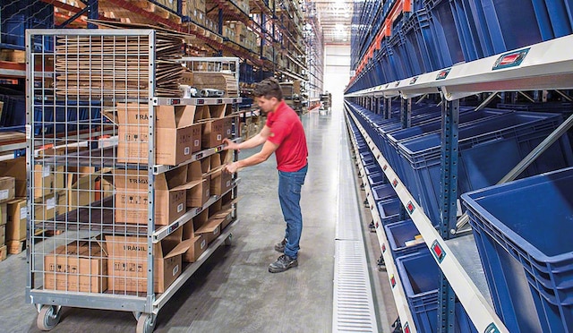 Picking systems for warehouse efficiency - Interlake Mecalux
