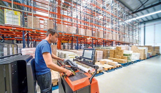 Warehouse tracking system and how it works - Interlake Mecalux