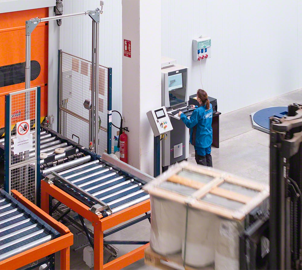 IMEFY installs a rack-supported building in Spain - Interlake Mecalux