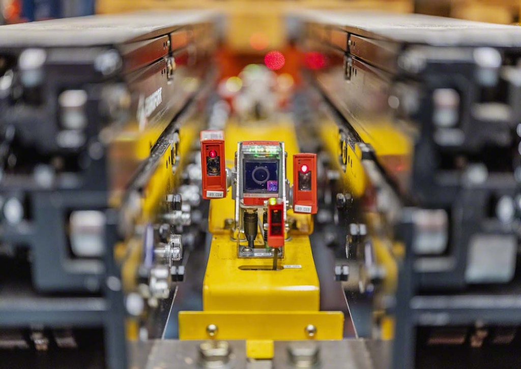 Stacker crane positioning system - Interlake Mecalux