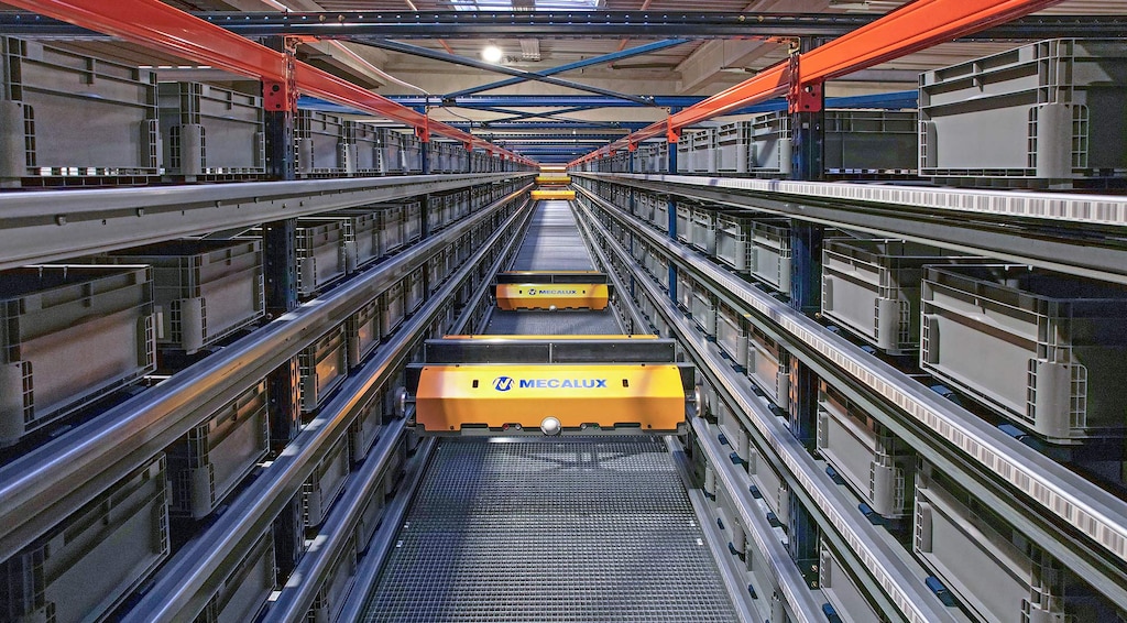 Shuttle System (automated storage solution for boxes) - Interlake Mecalux