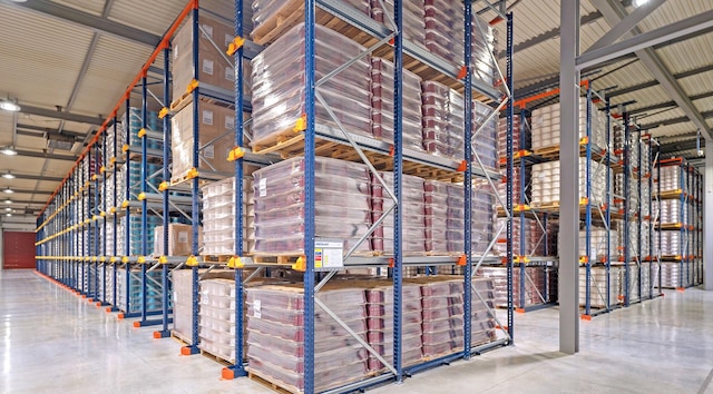 Drive-in Drive-thru Pallet Racks - Interlake Mecalux