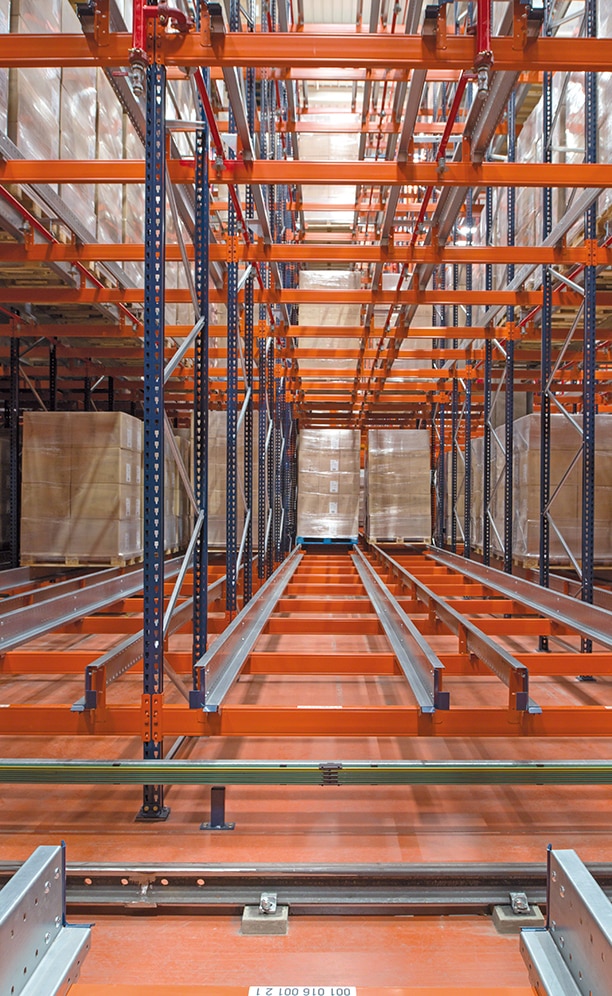 The automatic Pallet Shuttle system in the UNITED CAPS warehouse ...