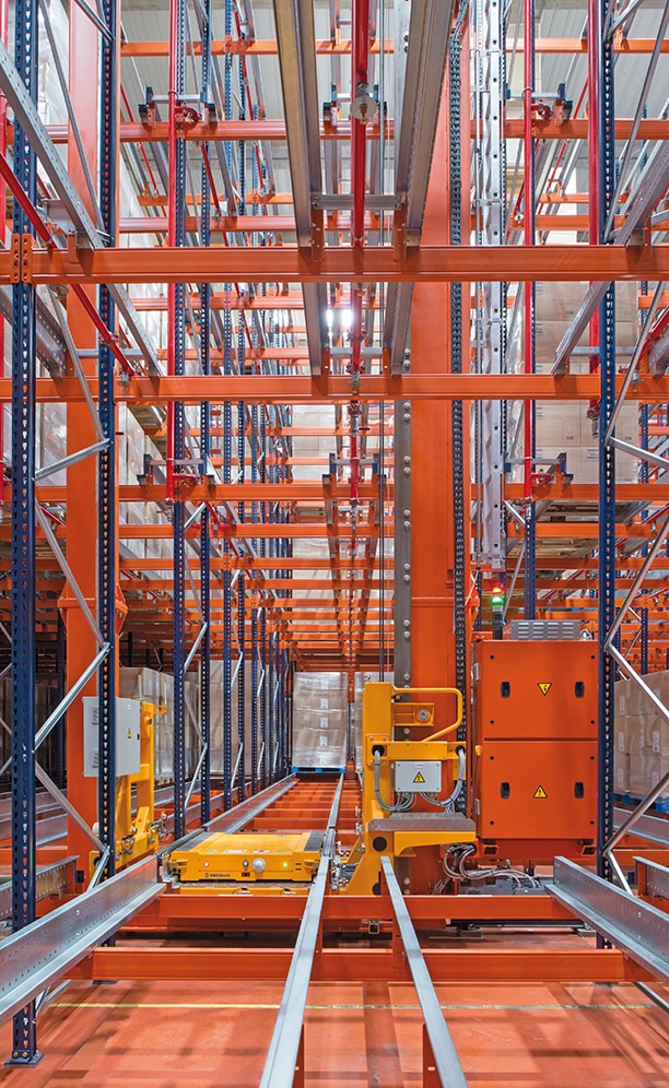 The automatic Pallet Shuttle system in the UNITED CAPS warehouse ...