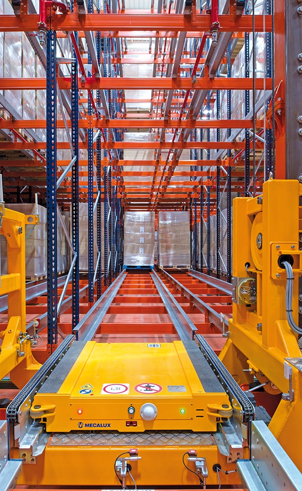 The automatic Pallet Shuttle system in the UNITED CAPS warehouse ...